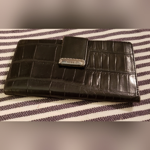 Fossil | Bags | Fossil Genuine Leather Croc Embossed Checkbook Wallet ...